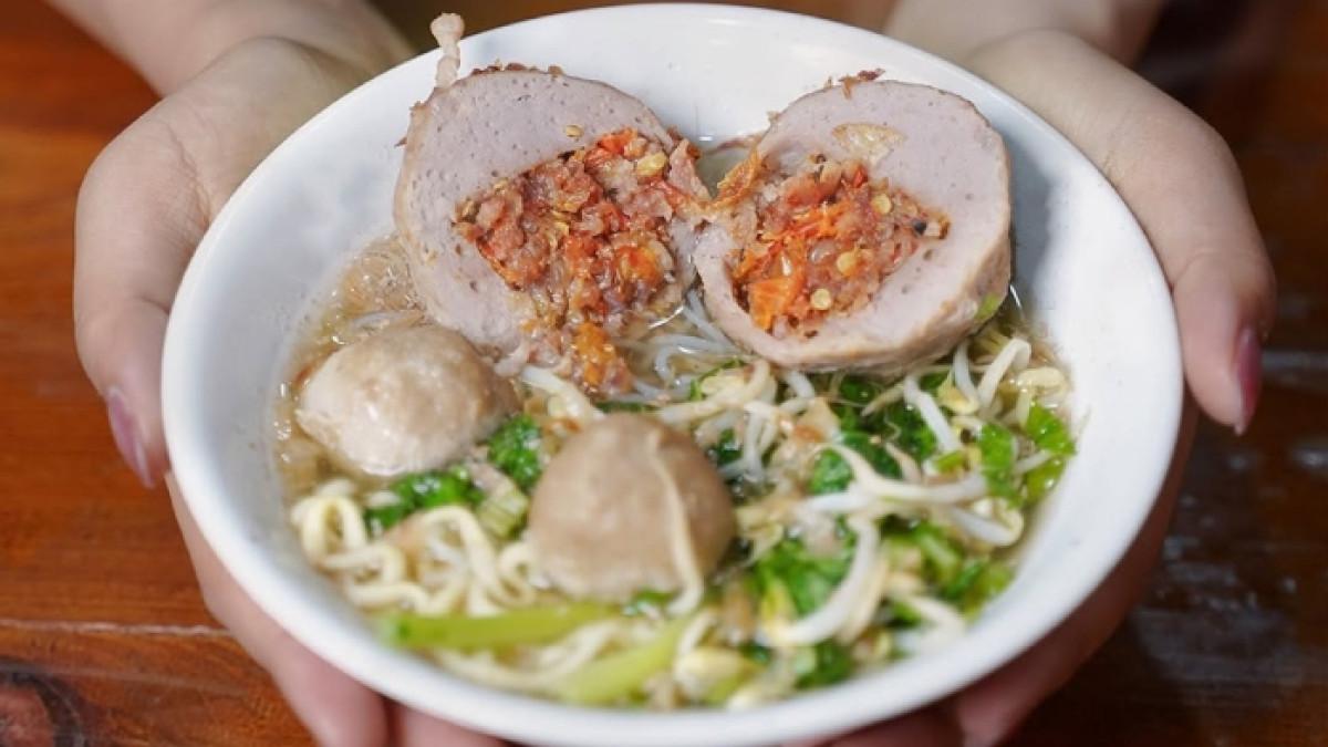 5 Bakso di Bandung untuk Makan Siang, Isi Tetelan & Mercon Paling ...
