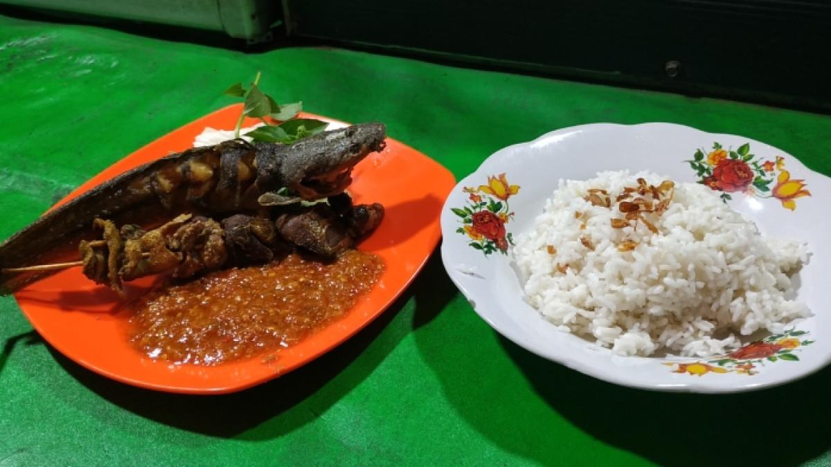 5 Pecel Lele di Pademangan untuk Makan Malam, Sambalnya Mantap Pol ...