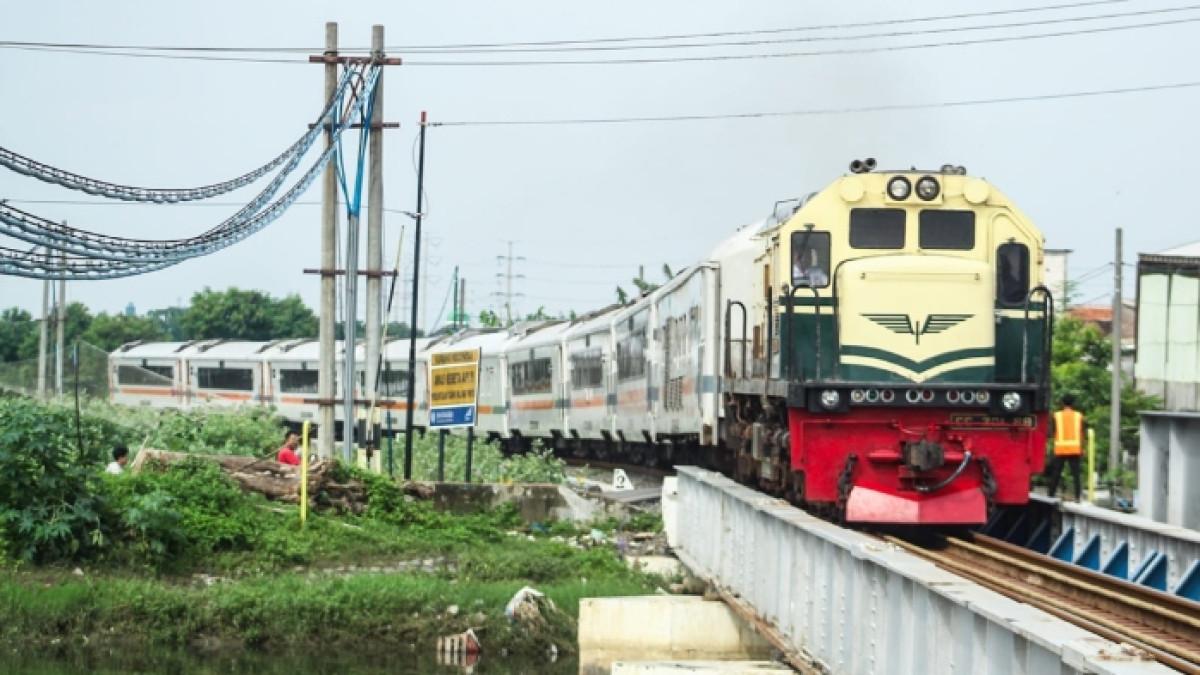 KA Ambarawa Ekspres Semarang–Surabaya PP: Jadwal Terbaru & Tiket Rp 100 ...