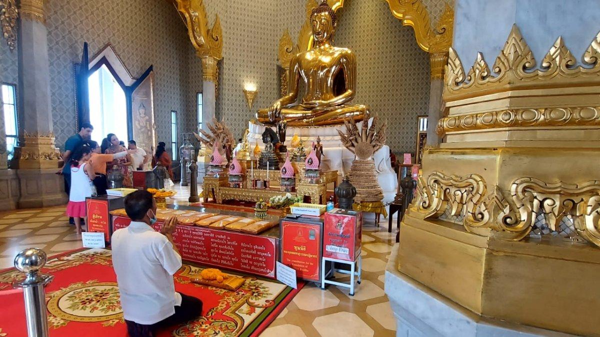 Panduan ke Wat Traimit, Tempat Wisata Populer di Bangkok, dari HTM ...
