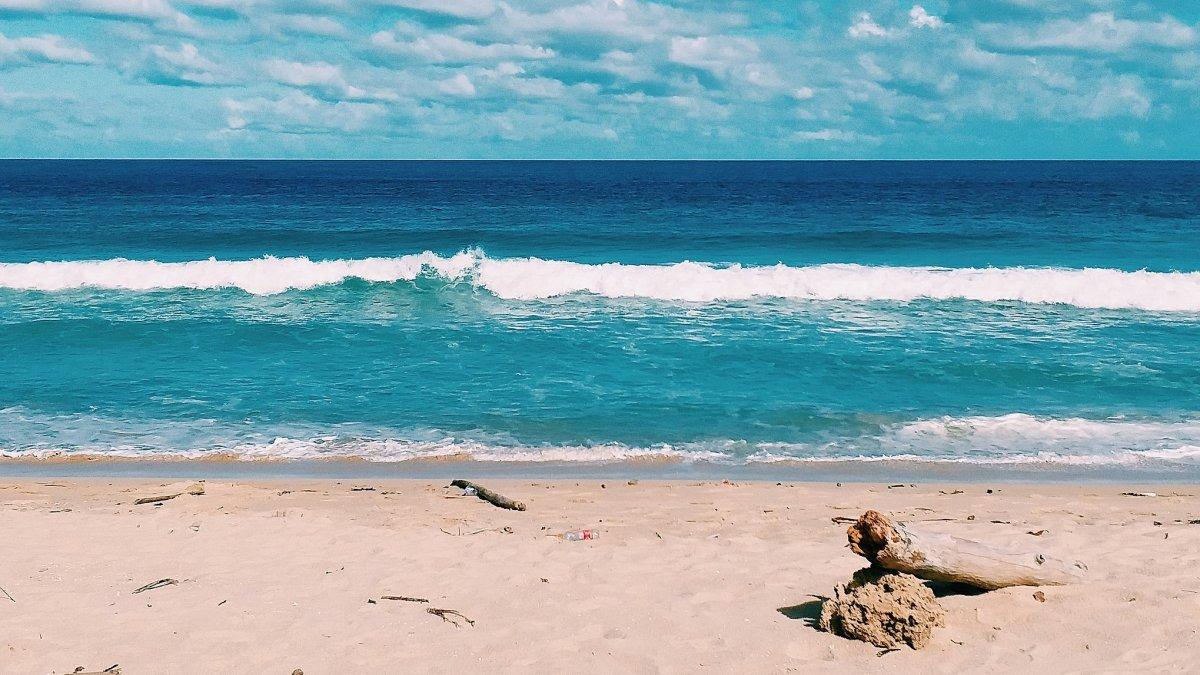 Pantai Tebing Lampuuk Aceh: Lokasi, Tiket Masuk & Waktu Terbaik untuk ...