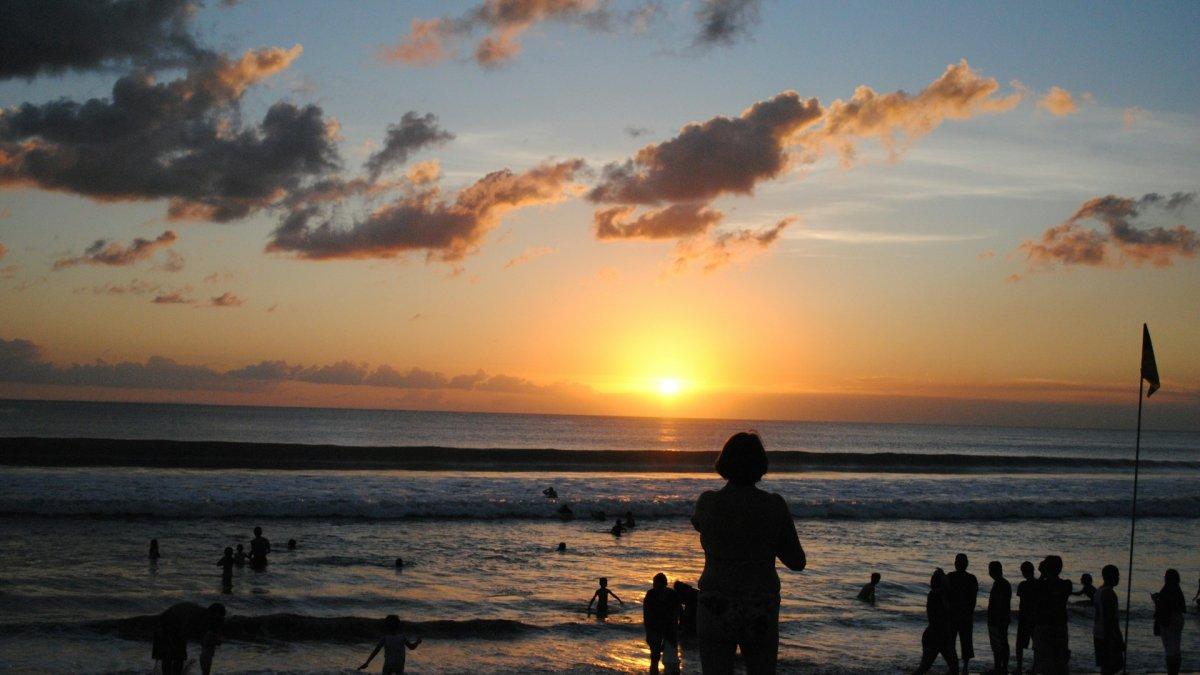 Santai Menanti Sunset dan Sunrise Tepian ‎Pantai Puak di Dumai Timur ...