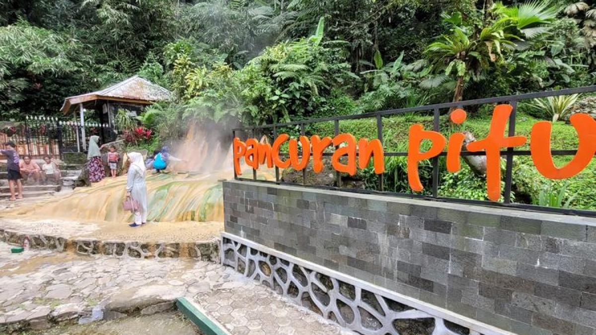 Onsen Ala Jepang di Pancuran Pitu Baturraden, Banyumas, Jawa Tengah ...