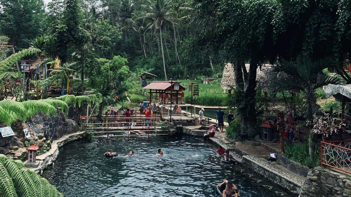 Panduan Wisata Umbulan Tanaka Waterfall Malang: Harga Tiket Masuk, Jam ...
