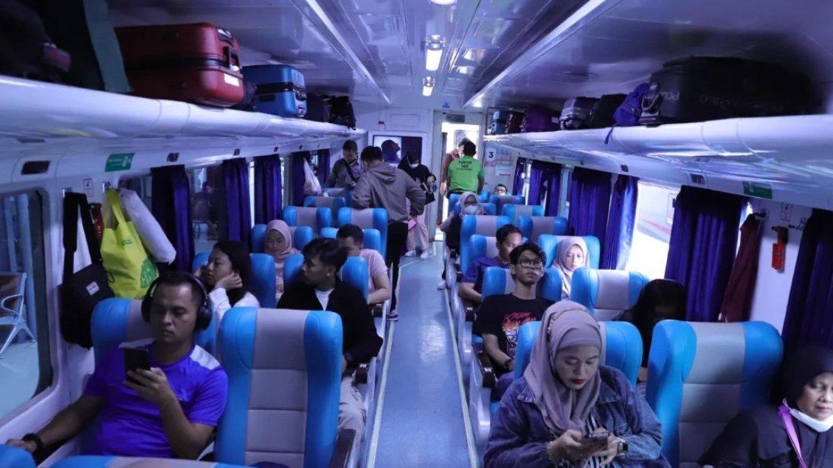 Jadwal Kereta Api Kelas Ekonomi dan Eksekutif Rute Tegal-Jakarta, Harga ...