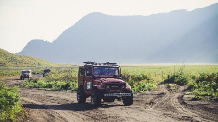 Kehabisan BBM, Jeep Wisata Bromo Jatuh ke Jurang Sedalam 20 Meter ...