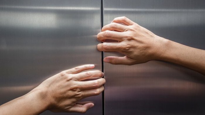 4 Kisah Tragis yang Pernah Terjadi di Dalam Lift - Tribun Travel