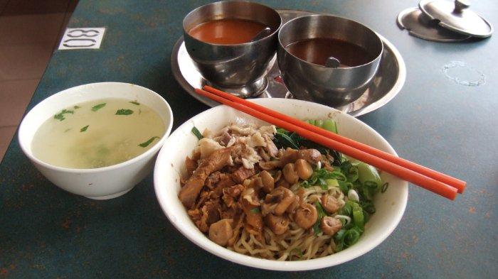 5 Mie Ayam Enak di Tebet untuk Makan Siang, Murah & Porsi Banyak ...