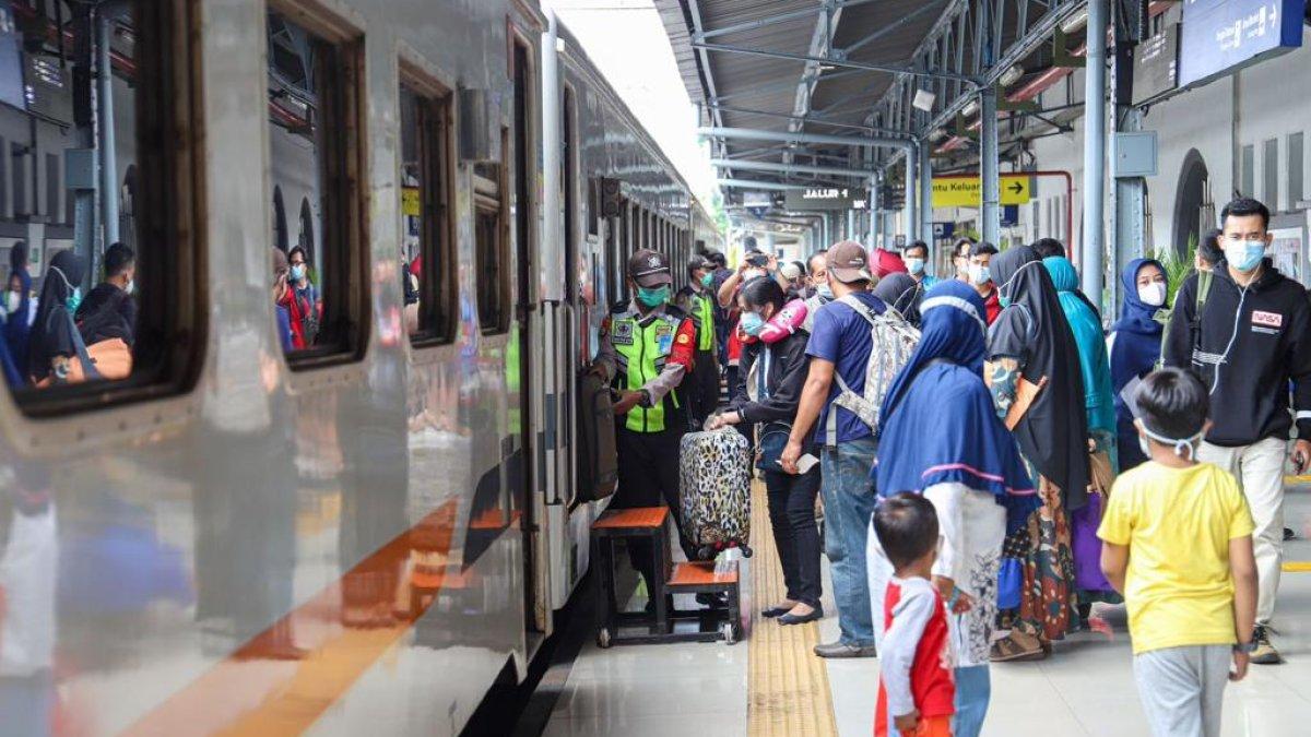 Anak Kecil Naik Kereta Harus Bayar? Aturan Umur Penumpang Terbaru 2025 ...
