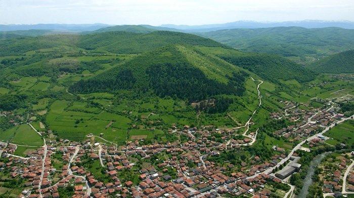 Piramida Bosnia, Bukit Kontroversial yang Diklaim Buatan Manusia hingga ...