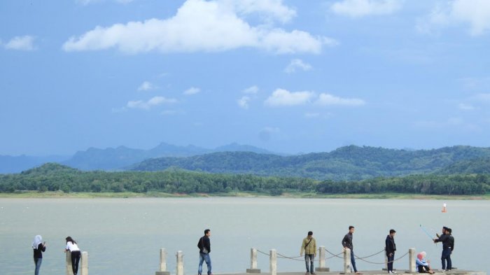 Harga Tiket, Lokasi, dan Rute Menuju Waduk Gajah Mungkur di Desa ...